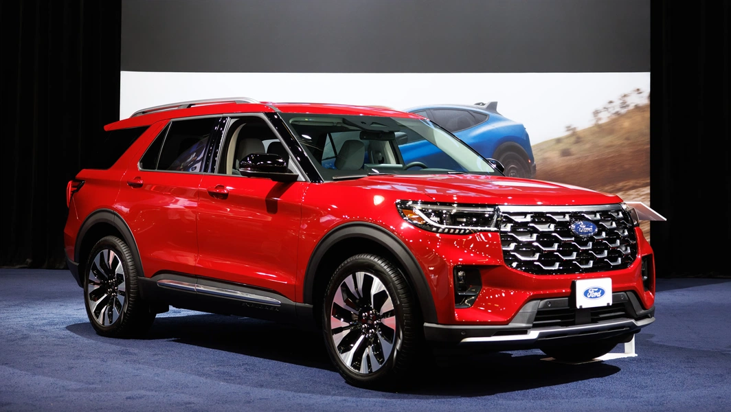 Ford phases out Edge and Escape, boosts Explorer sales