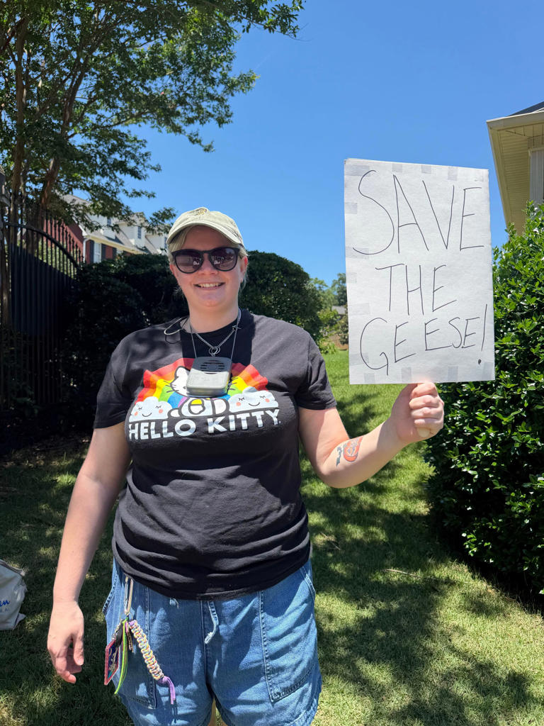 Plans to gas hundreds of geese brings out protesters in north Alabama ...