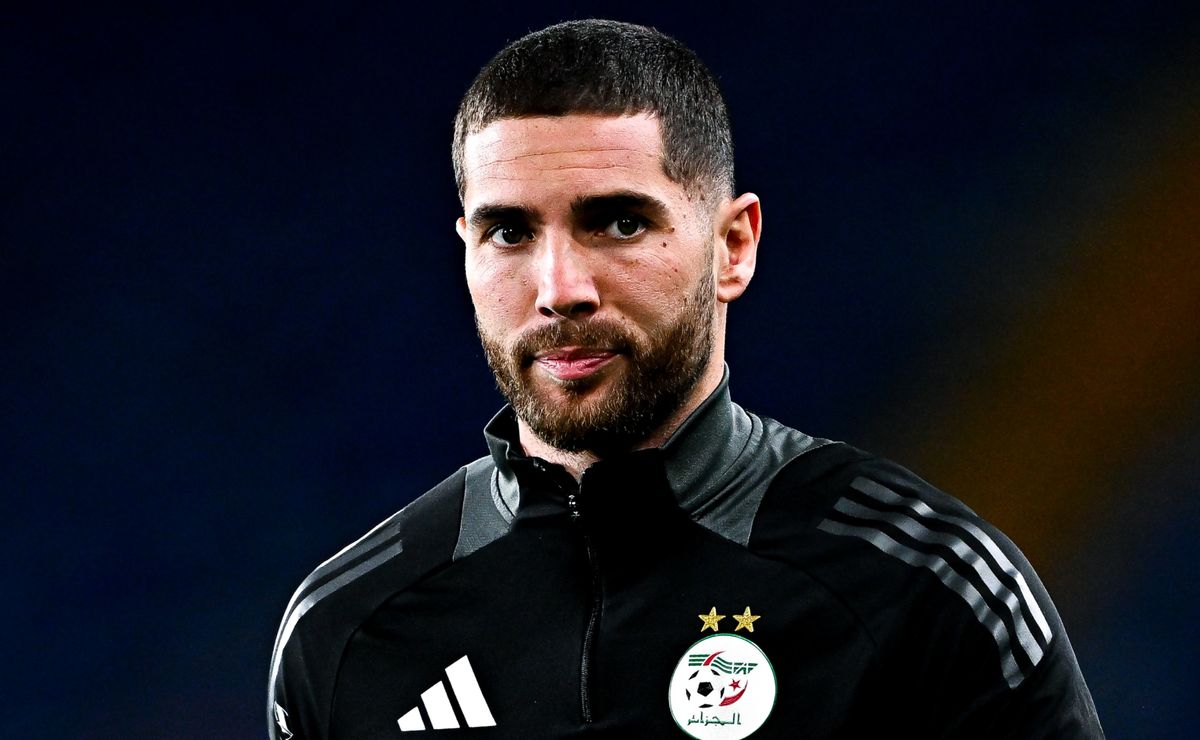 Why is Algeria goalkeeper Luca Zidane wearing a mask at the 2026 World Cup?