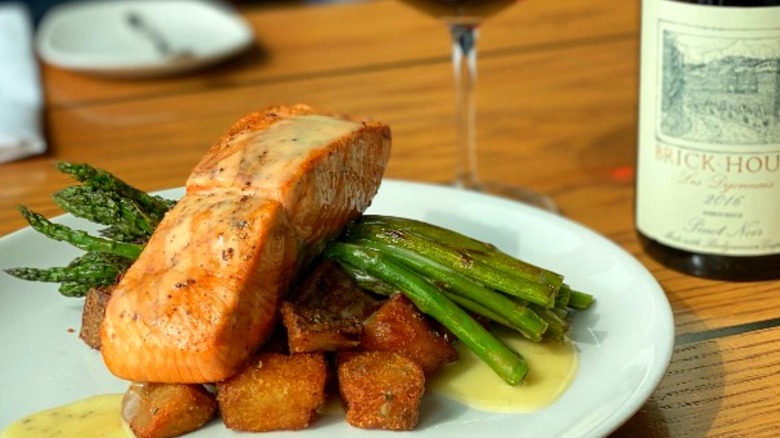 12 mistakes everyone makes when grilling fish, according to a chef