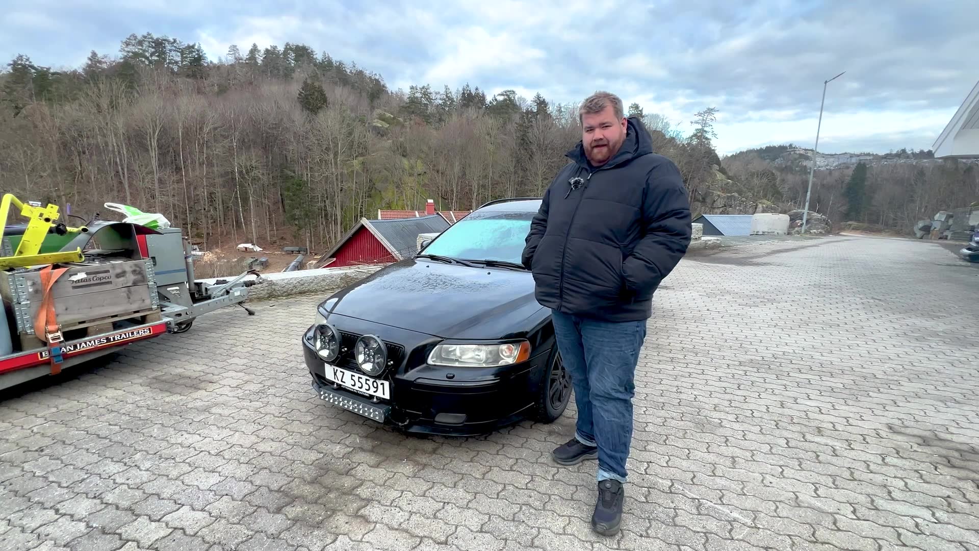 Jeg viser fram V70-en fr EU-kontrollen