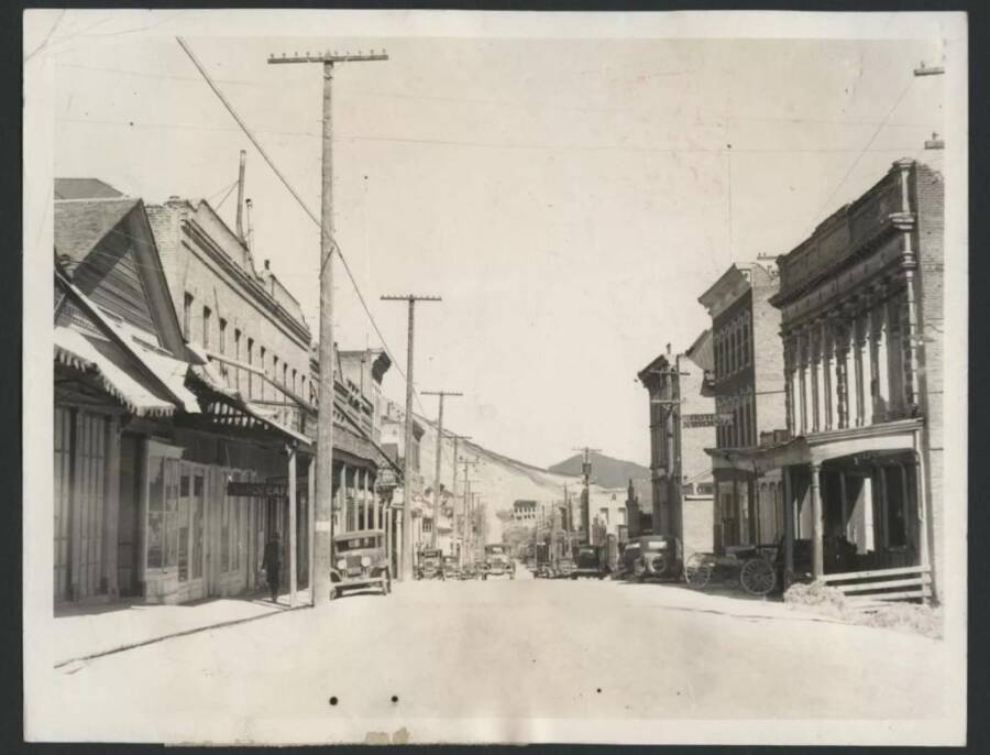 33 photos that reveal what life was really like in Wild West mining towns