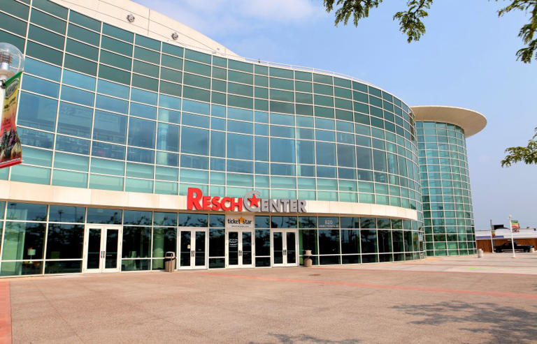 Fiesta 920 brings tacos, tequila, and summer fun to Resch Plaza