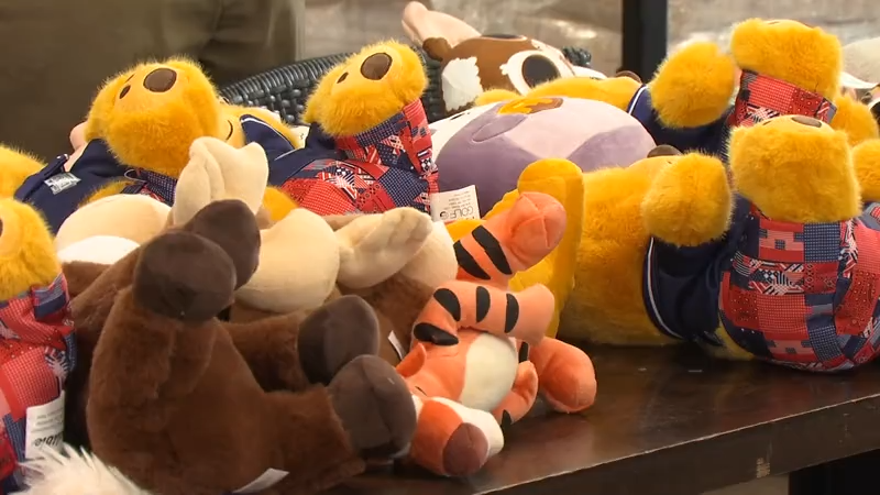 Volunteers collect, distribute stuffed animals to kids