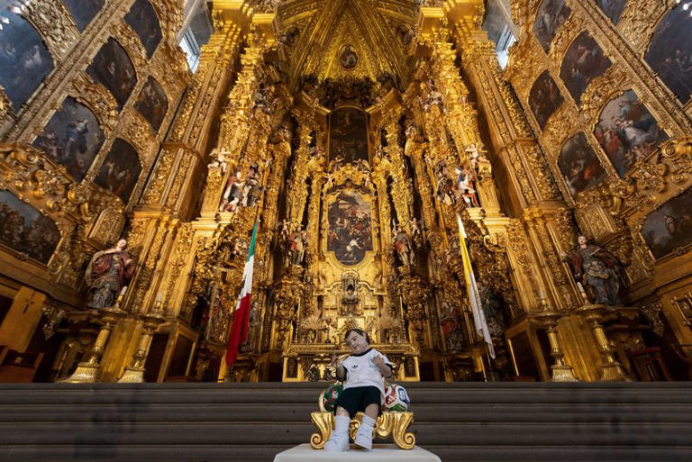 Soccer - Praying for a World Cup miracle? Fans flock to baby Jesus in ...