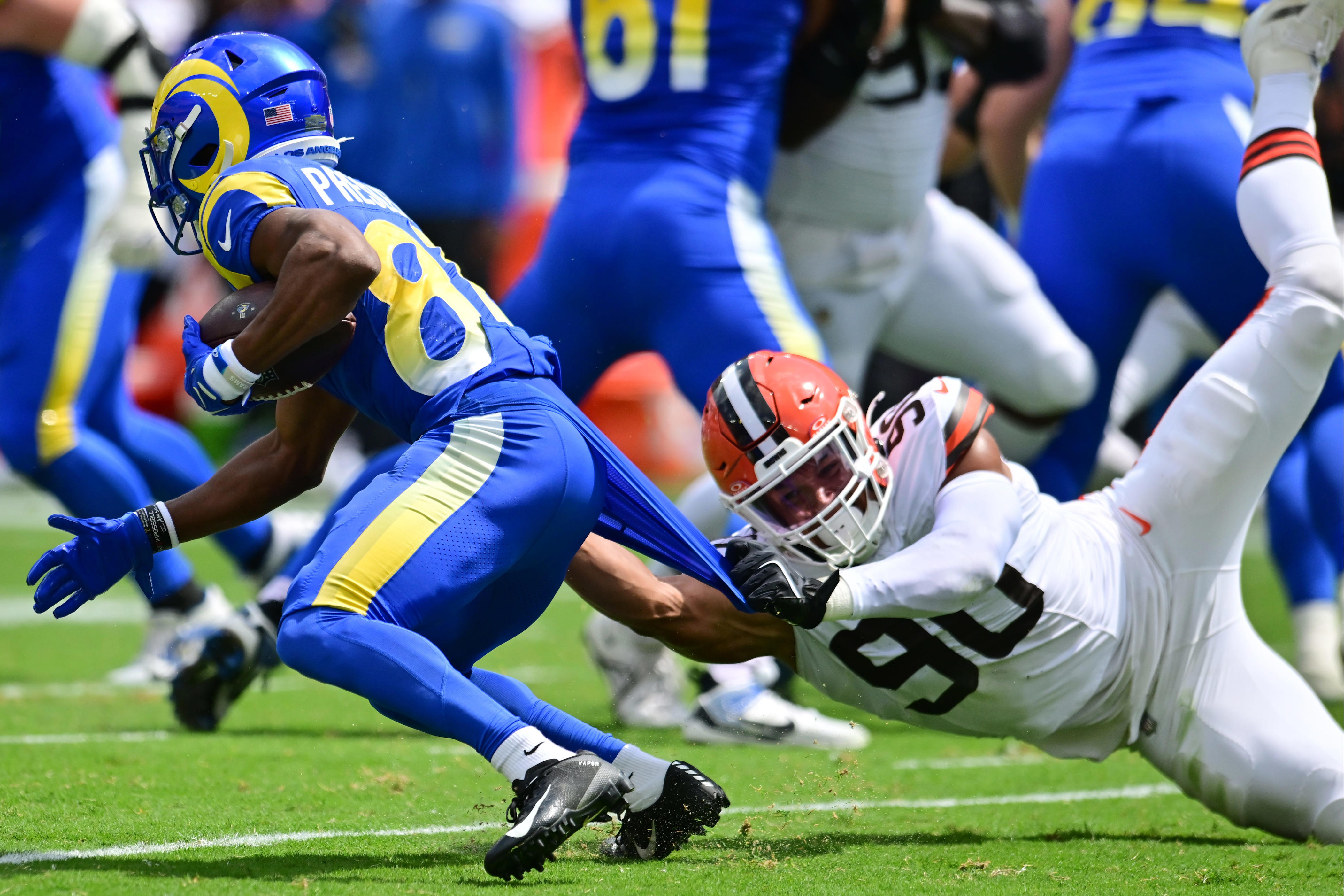 Former Washington football star placed on reserve/retired list