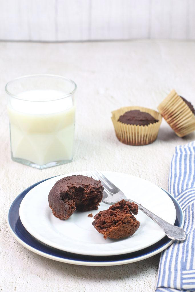 Easy chocolate pumpkin muffins (only 2 ingredients + WW friendly)
