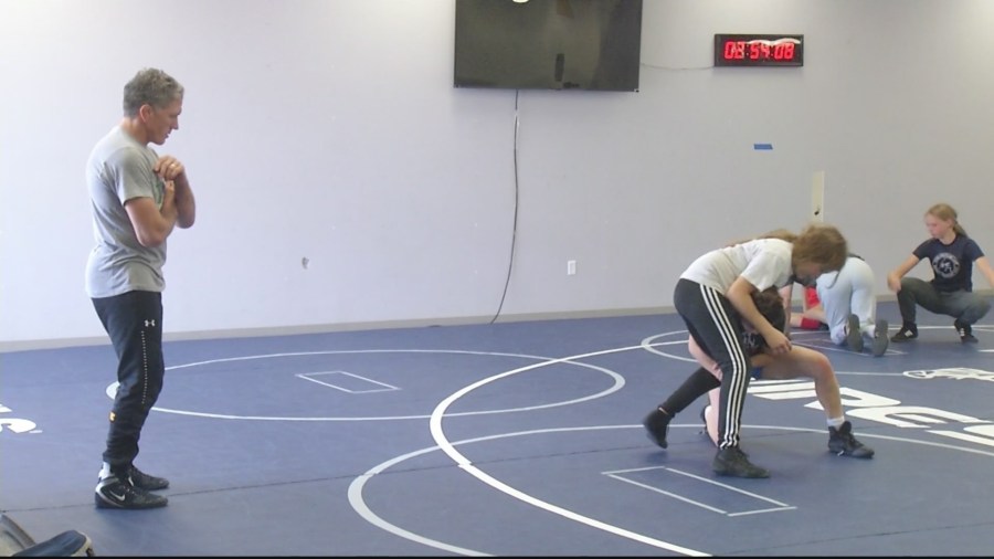 Gov. Armstrong to present Rough Rider Award to wrestling champions
