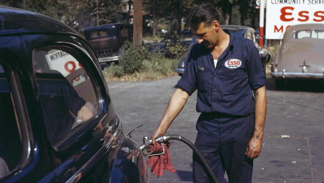 10 teen jobs that vanished after the 1960s