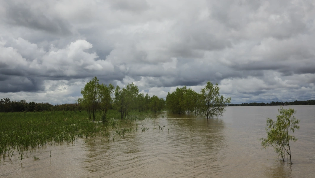 10 wettest and driest countries by annual rainfall