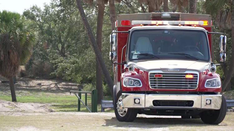 3 people rescued after boat capsizes near Gandy Bridge