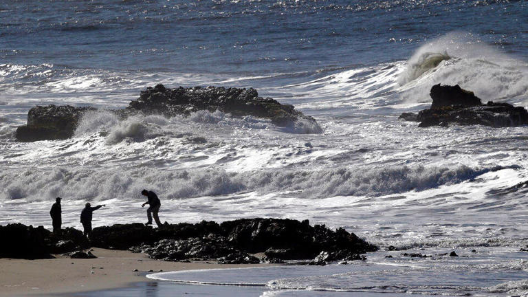 Bay Area, Monterey Bay area residents alerted of coastal flooding ...