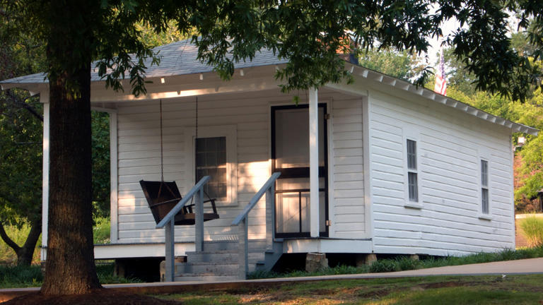 Elvis Presley’s houses: Inside the King’s most notable addresses from ...