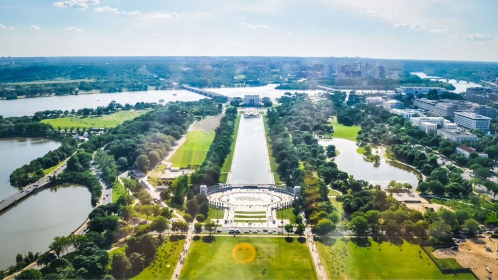 A proposed 250-foot arch near Arlington Cemetery is drawing backlash ...