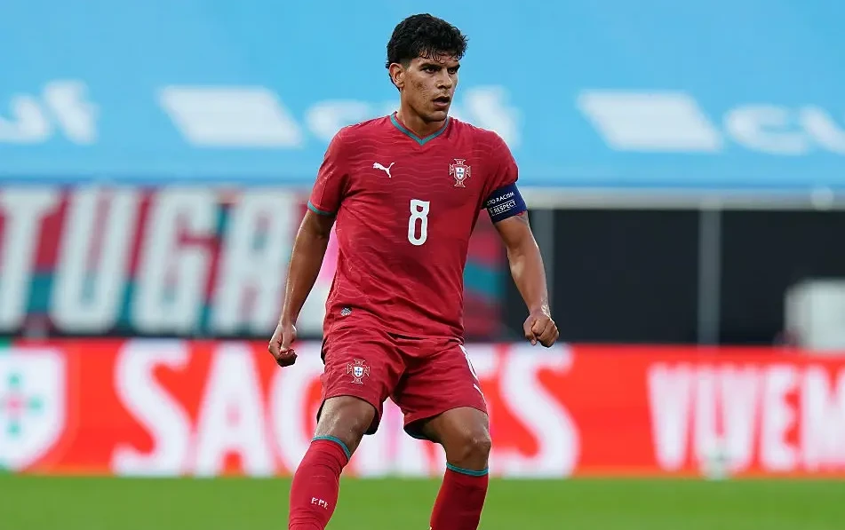Fernandes pushes for Man Utd move amid £140m West Ham talks