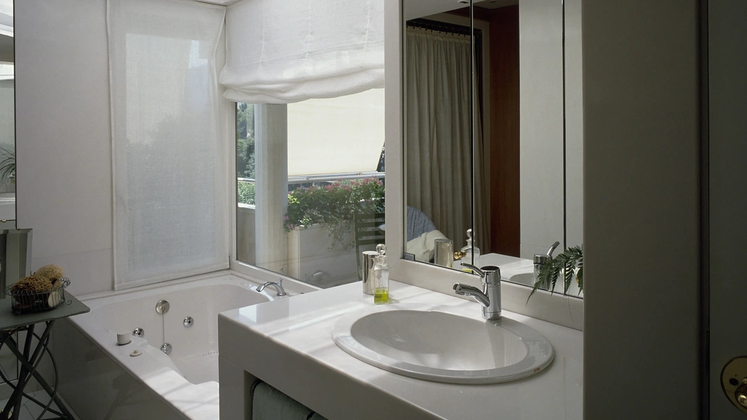 10 colors to brighten a windowless bathroom