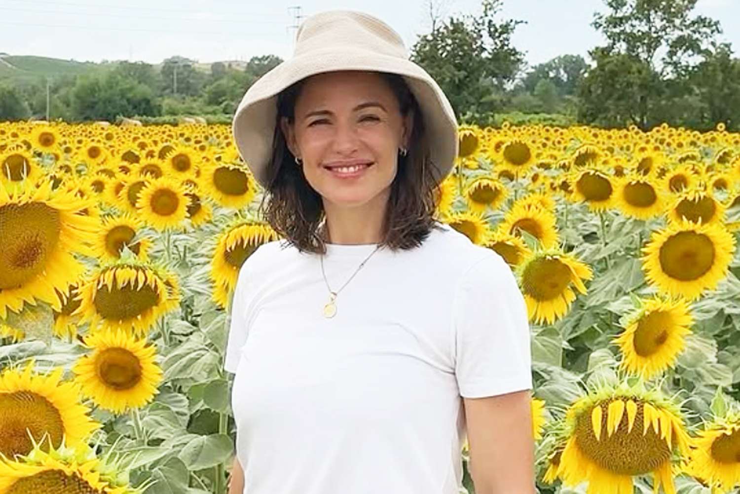 Jennifer Garner says her LA garden, inspired by her West Virginia ...