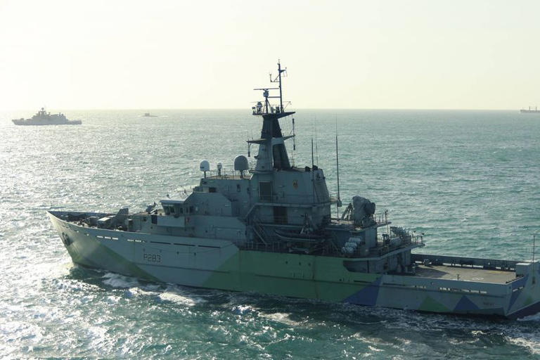 Russian Navy fires warning shots at British yacht in English Channel ...