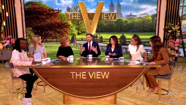 JD Vance draws mix of applause, stone-cold silence during interview on ...