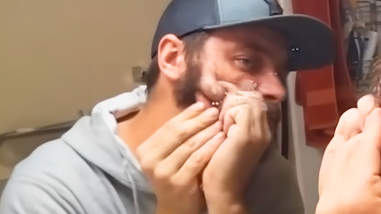 Plastic surgeon reacts to extreme pimple-popping videos