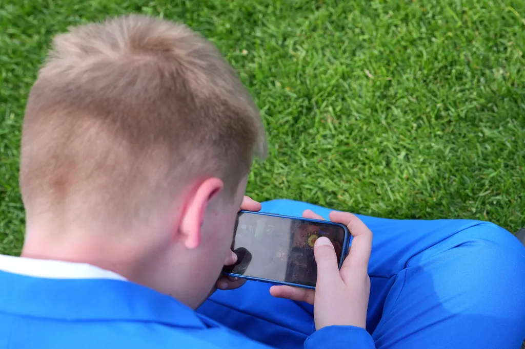 Parents are giving children tablets and doing 'whatever the hell' they ...