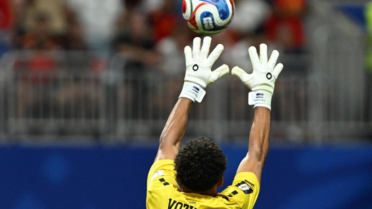 Mundial 2026: Vozinha usa la marca de guantes del portero del Real ...