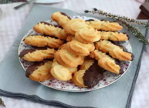 Galletas spritz con chocolate (pastas de té)