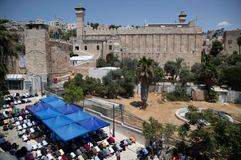 Israel tar kontroll over hellig sted