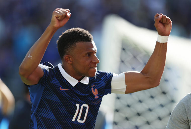 Ex-Arsenal star sends Mbappe message as 'superstar' beats his record