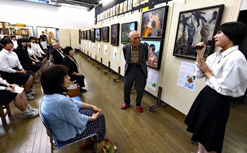 Hiroshima students turn A-bomb survivors' testimonies into new artworks