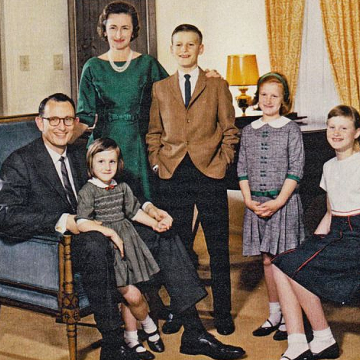 16 photos that show what middle-class life looked like in the 1880s