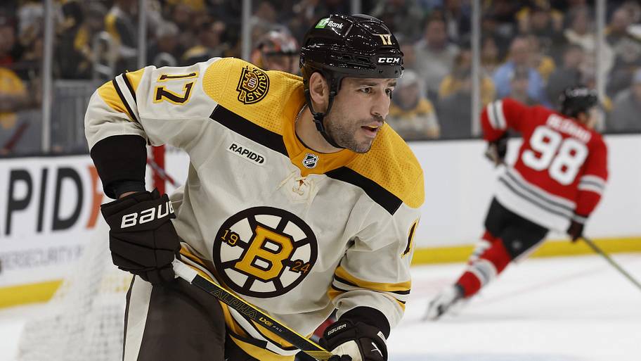 Former Boston Bruins forward announces retirement
