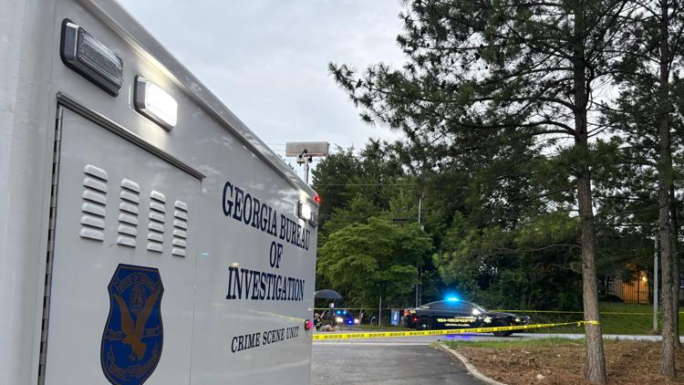 Driver flees after officer fires gunshots in Clayton County