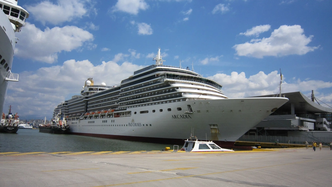 Cruise excursions vs independent port exploration