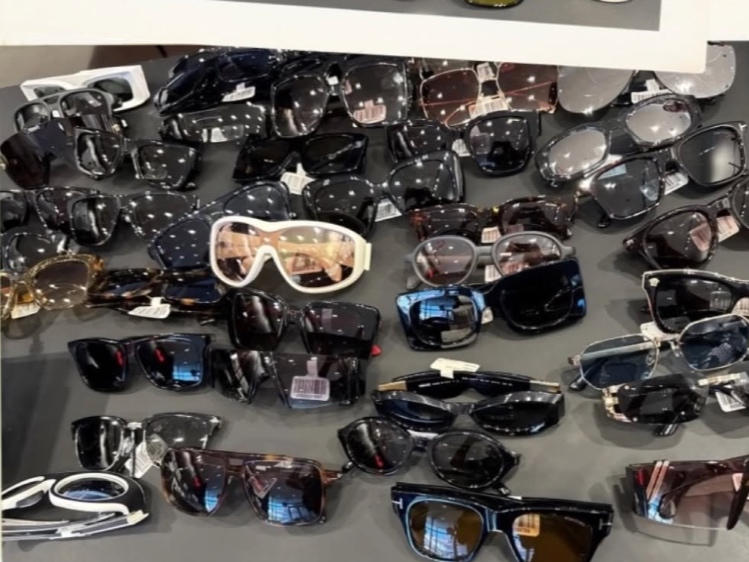 2 suspects steal $45K in sunglasses from city center: Police