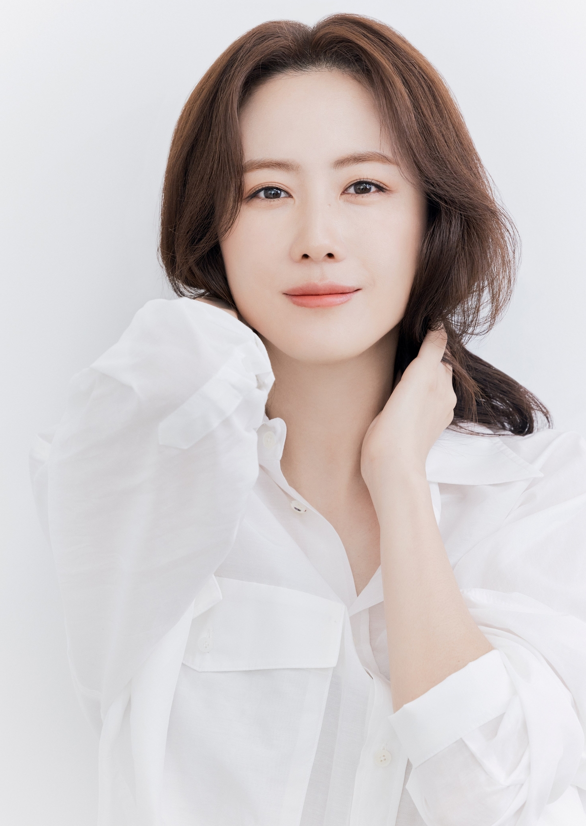 Hong Eun-hee signs exclusive contract with B-Wave Entertainment, under ...