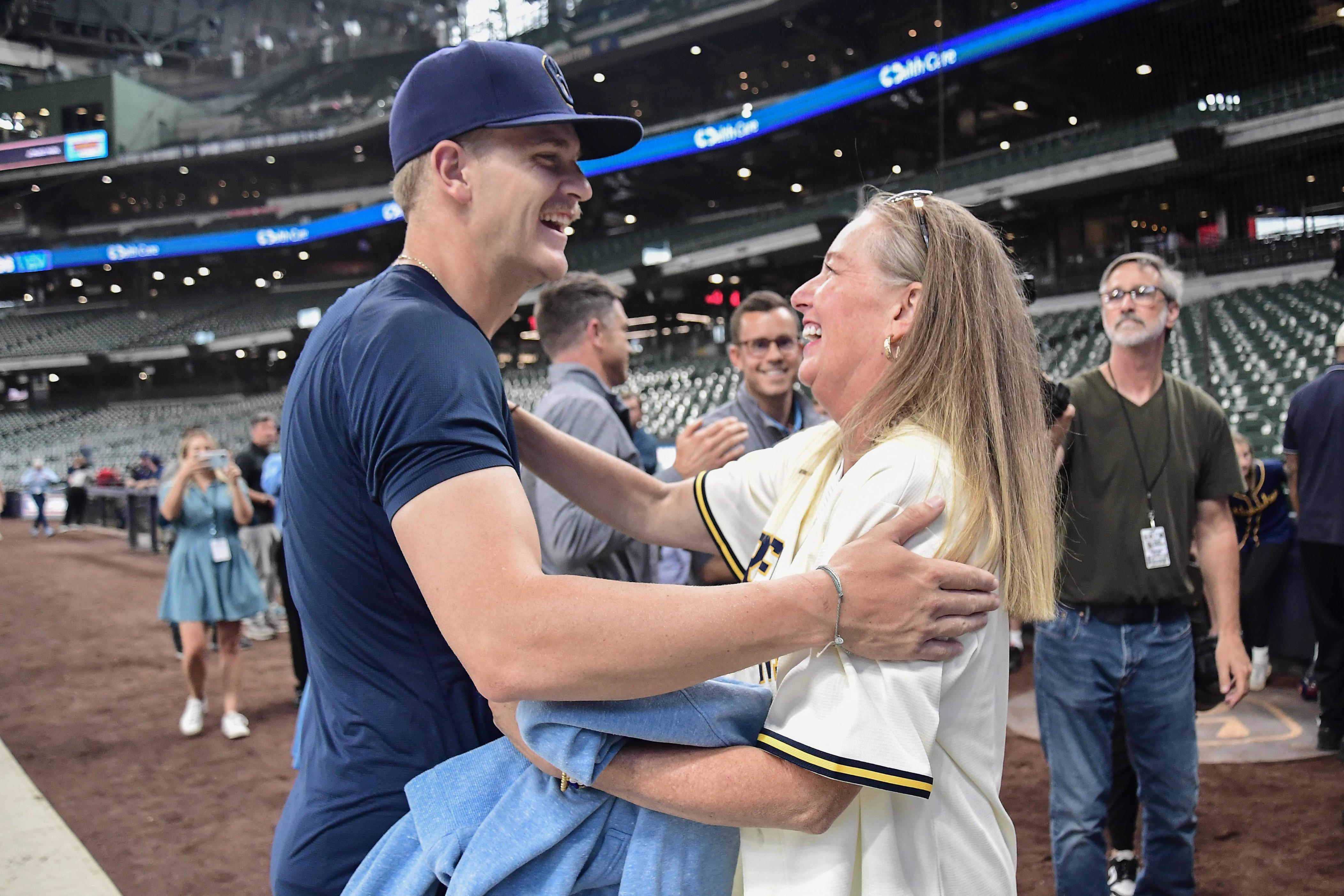 No sign of nerves for Cooper Pratt as he makes his MLB debut for Brewers