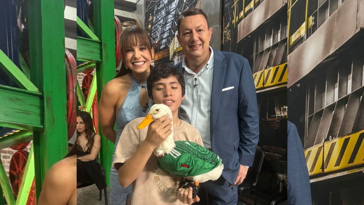 El Pato Merlín con los mejores narradores: visitó TUDN y apareció en ...
