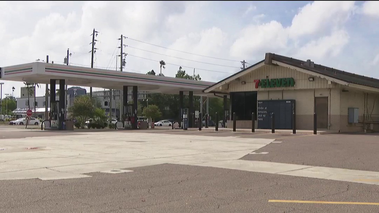 7-Eleven employee attacked on the job