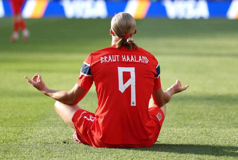 Haaland scores twice on World Cup debut as Norway hammer Iraq