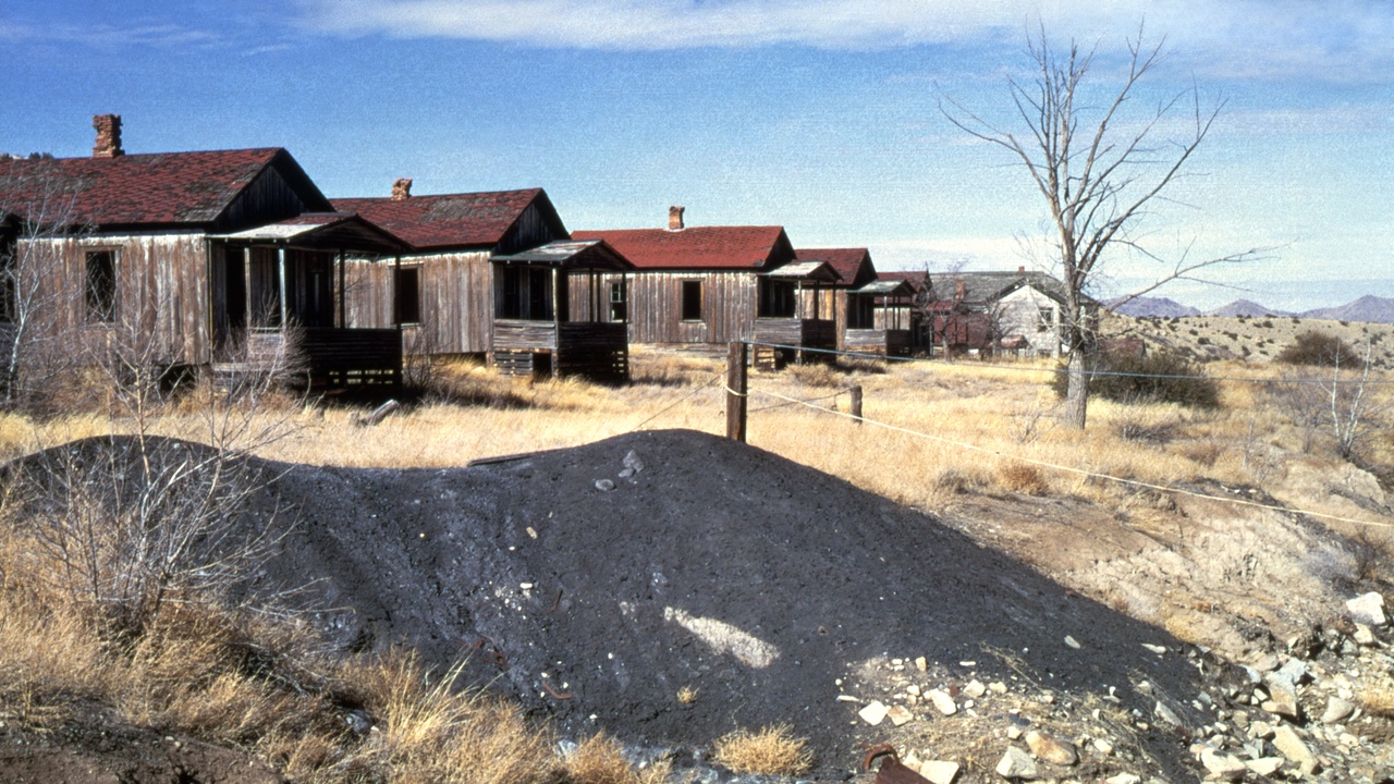 The Turquoise Trail has a secret: a valley town that turned its mine ...