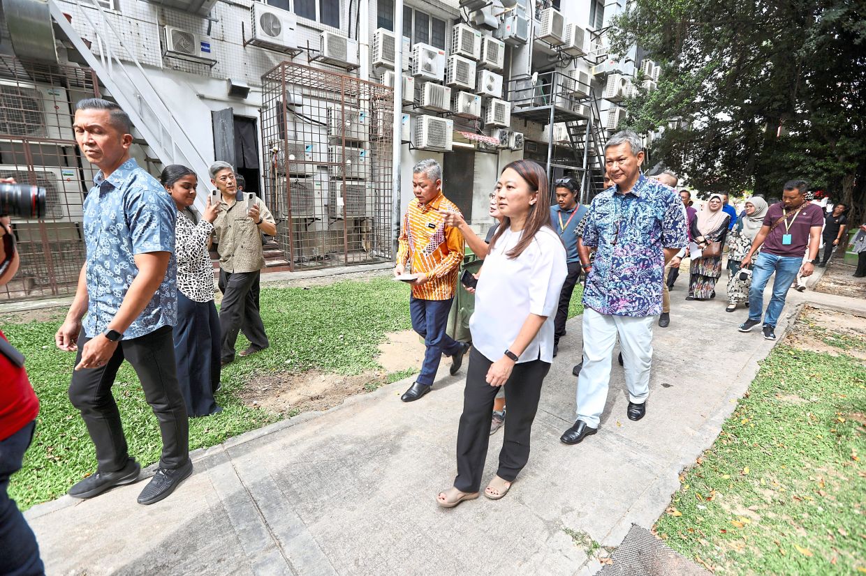 Back lane shift for access, waste collection in Desa Sri Hartamas