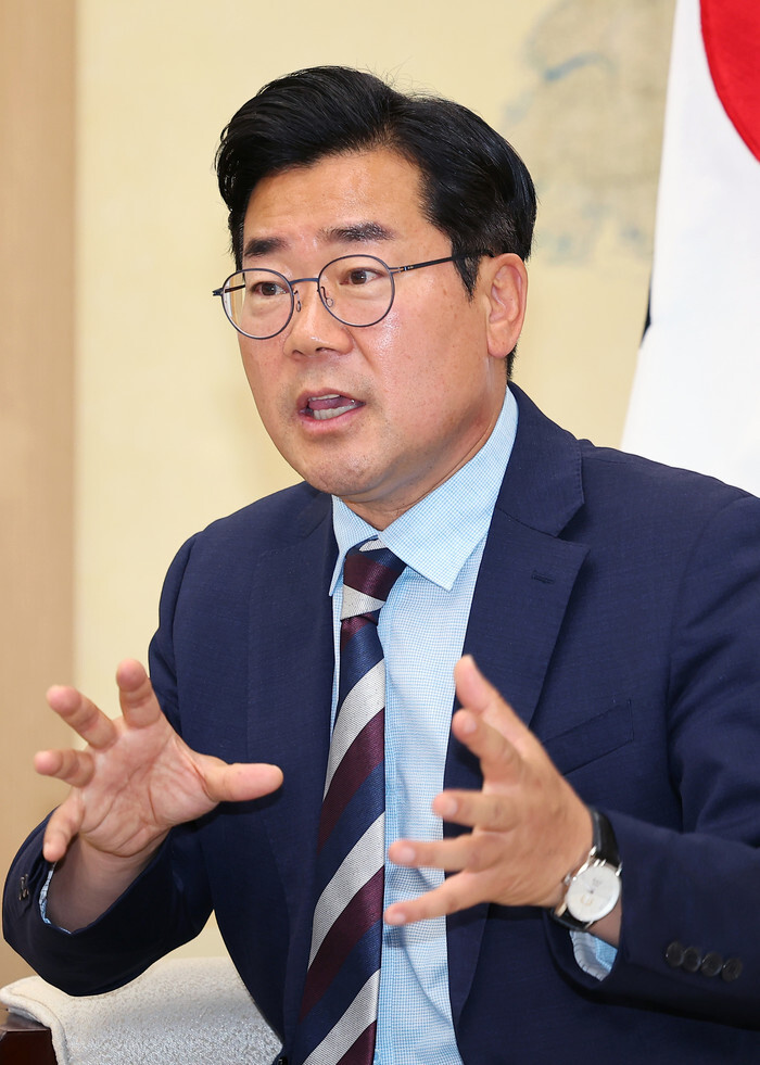 Incheon mayor-elect gives interview