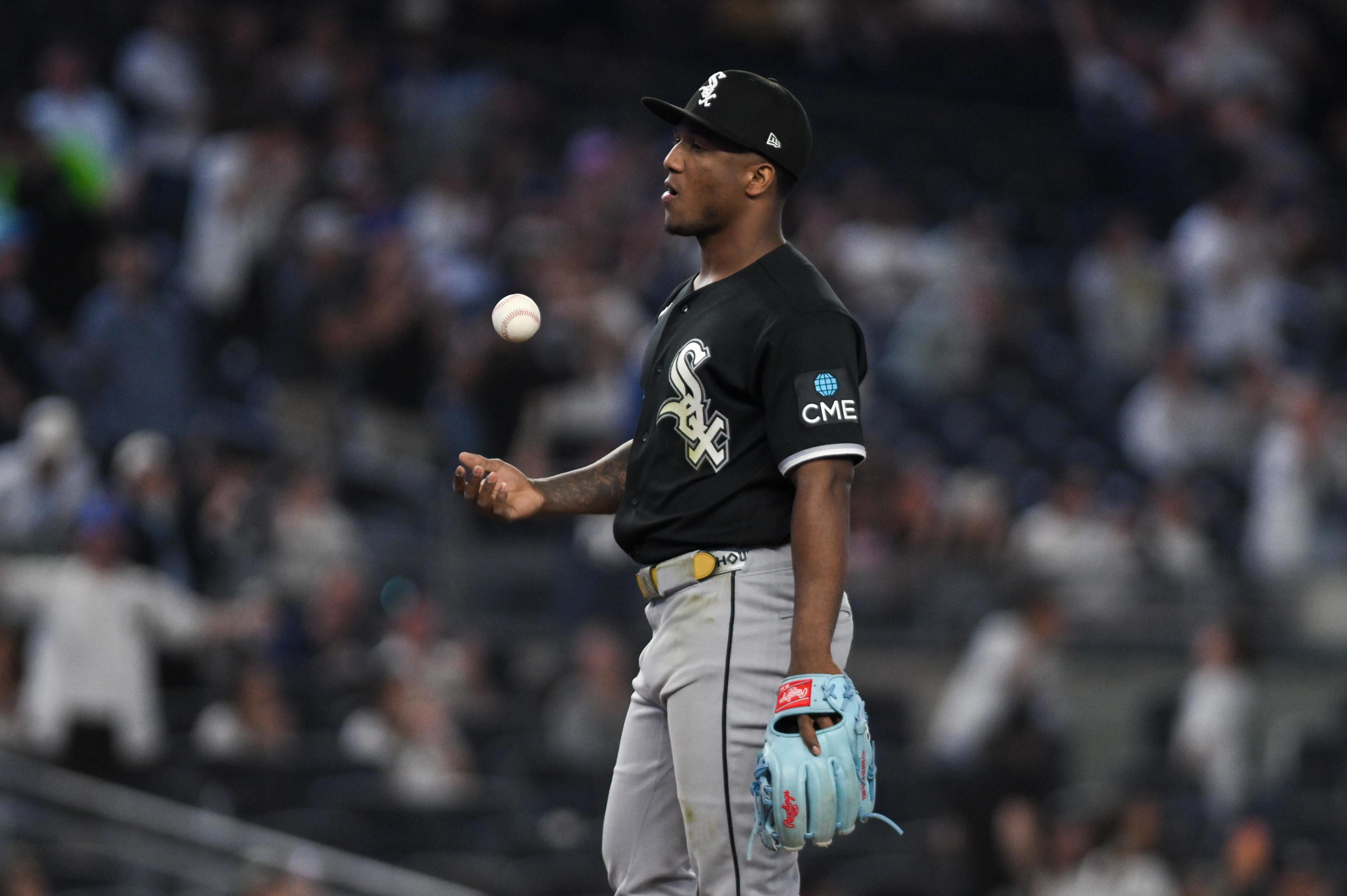 Yankees clobber White Sox in series opener, 12-2