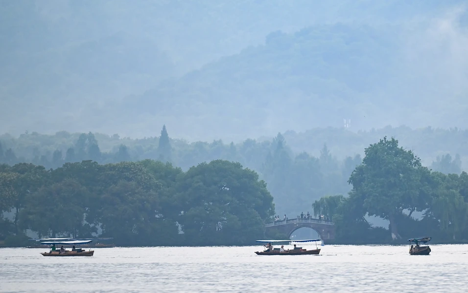 Fall for Zhejiang’s lakes, tea and timeless towns