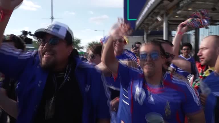 France fans celebrate 3-1 win over Senegal in World Cup