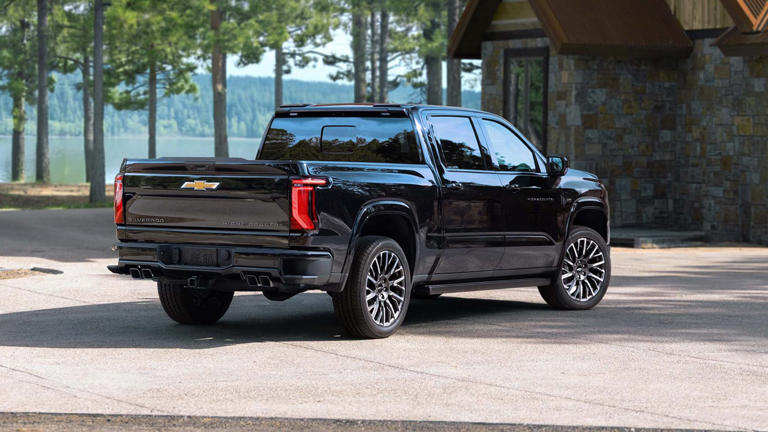 2027 Chevrolet Silverado 1500 revealed with new V8 engines