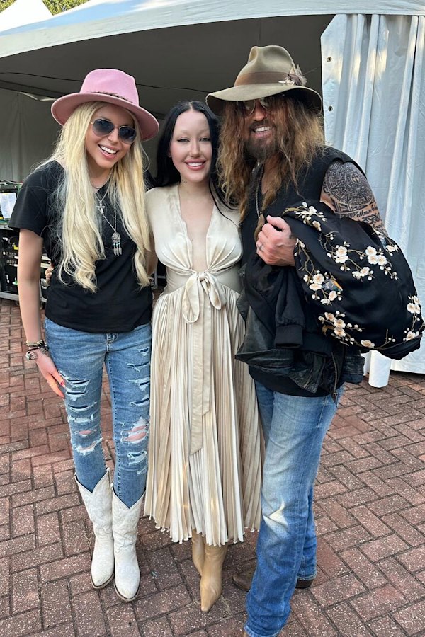 Billy Ray Cyrus marries Aussie singer Firerose amid family 'rift': 'Our ...