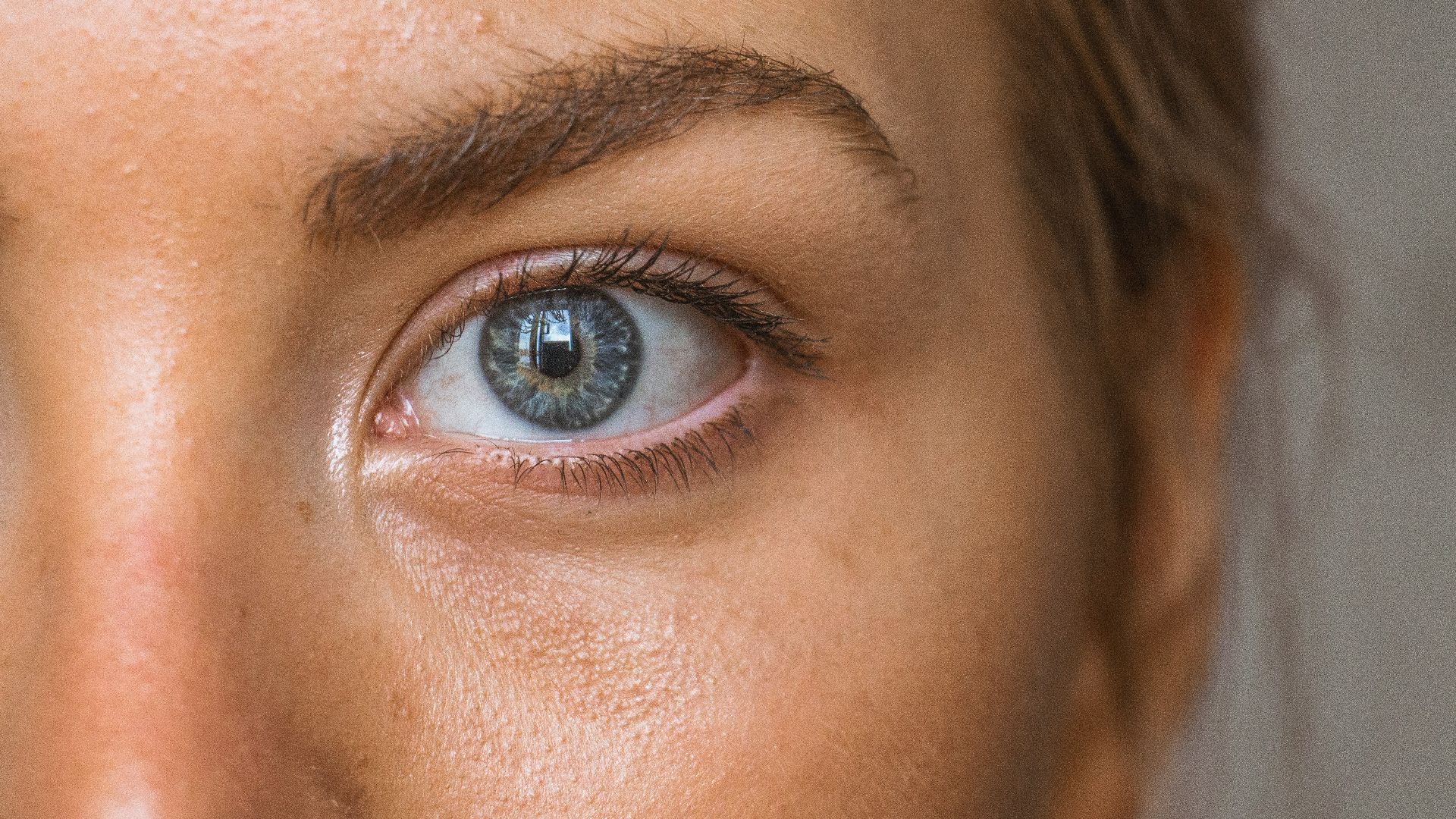 20 little things people notice about you before you say a word