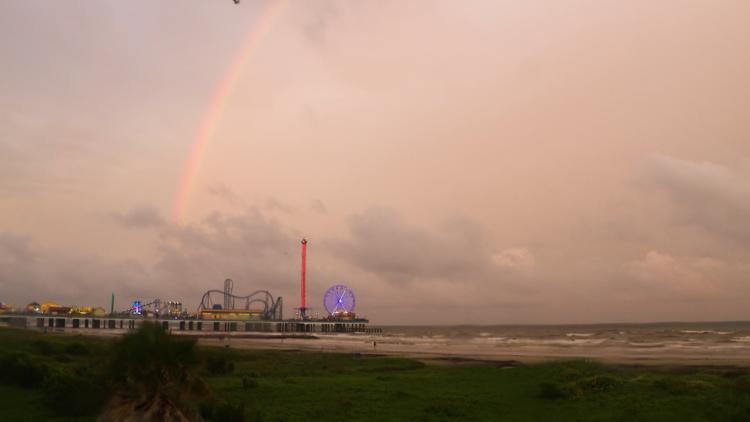 Galveston officials urge caution as heavy rain moves toward island